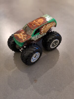 Hot Wheels MONSTER JAM "SMASH-SQUATCH" Giant Wheels Mattel 1:64 Scale ...