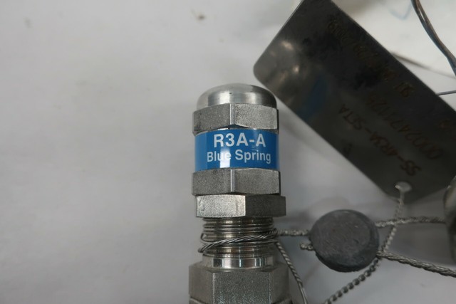 Swagelok Pressure Relief Valve 1/4 inch. SS-4R3A-SETA R3A-A Blue Spring ...