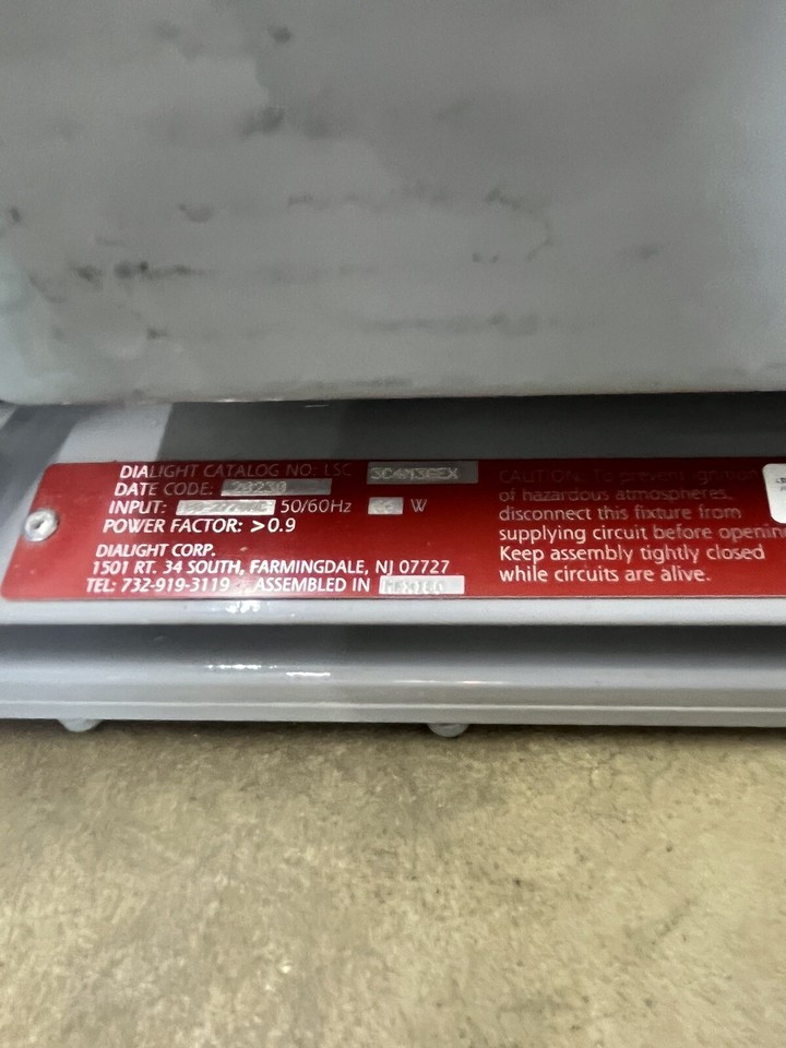 Dialight 3C4M3GEX 4 Foot Explosion Proof Light Fixture C1 D1 W/Mounting ...