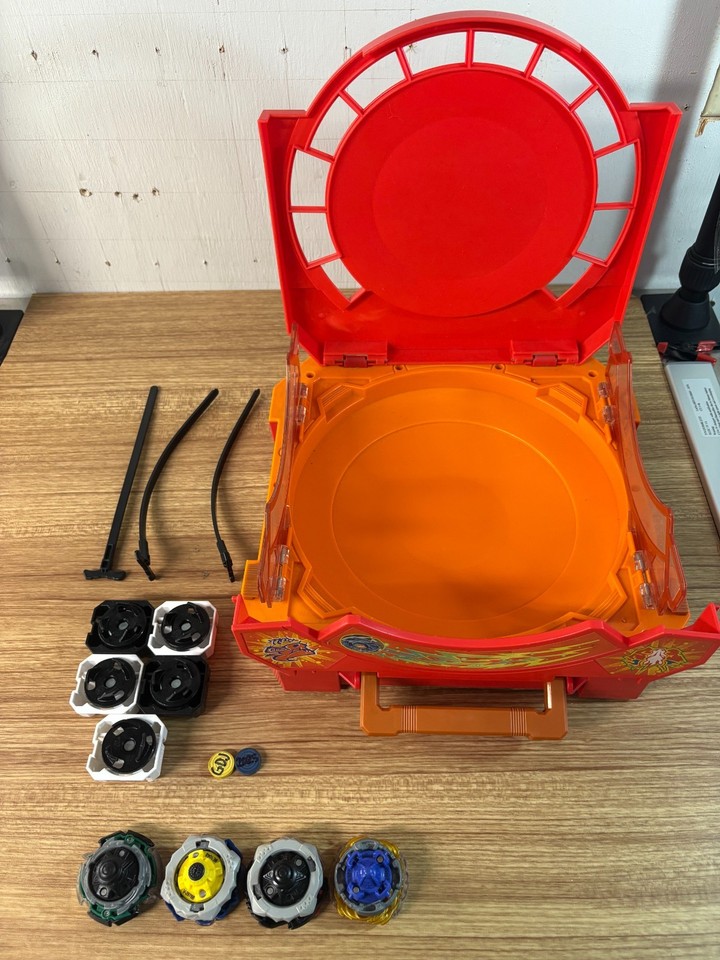 Beyblade Metal Fusion Orange Stadium Arena with 4 BeyBlades & Parts ...