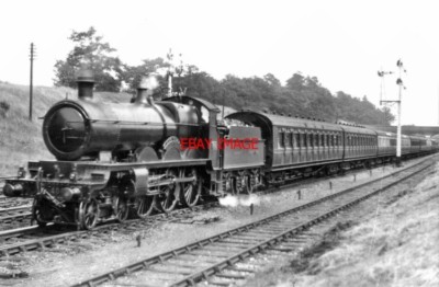 PHOTO GWR STAR CLASS APPROACHES TWYFORD RAILWAY STATION. DOWN WORKING ...
