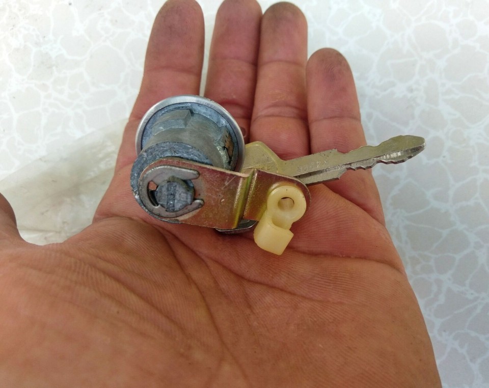 Toyota Hiace RH10 11 Rear Door Key NOS | Genuine OEM | Japan