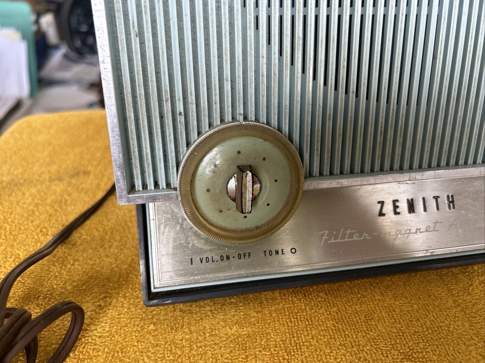 VINTAGE RARE SLANT FACE ZENITH MODEL F615B VACUUM TUBE RADIO WORKING ...