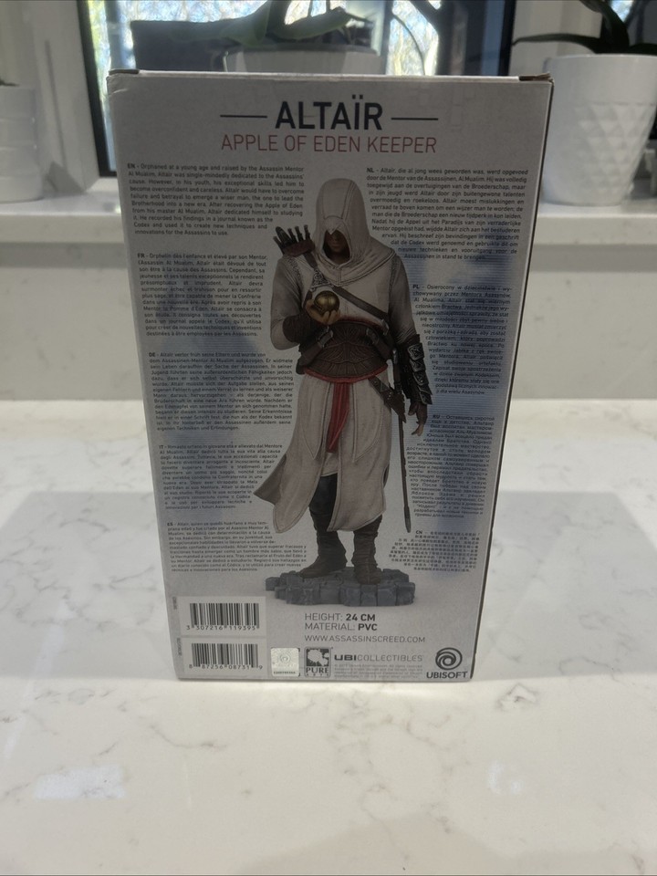 Assassins Creed Apple of Eden Keeper Statue Altair | eBay UK