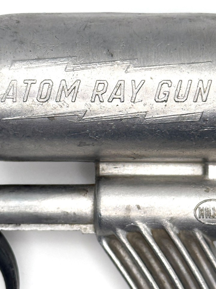 Vintage Hiller Atom Ray Gun Water Pistol - late 1940's Very Clean | eBay