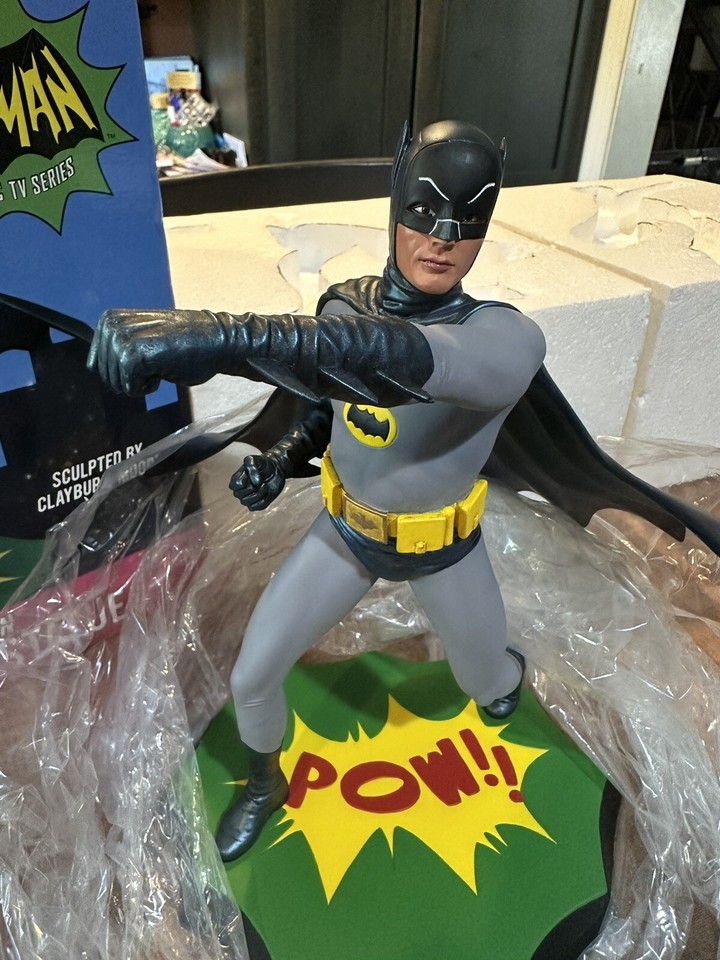 ** BATMAN RESIN STATUE PREMIER COLLECTION DIAMOND SELECT 1966 CLASSIC ...