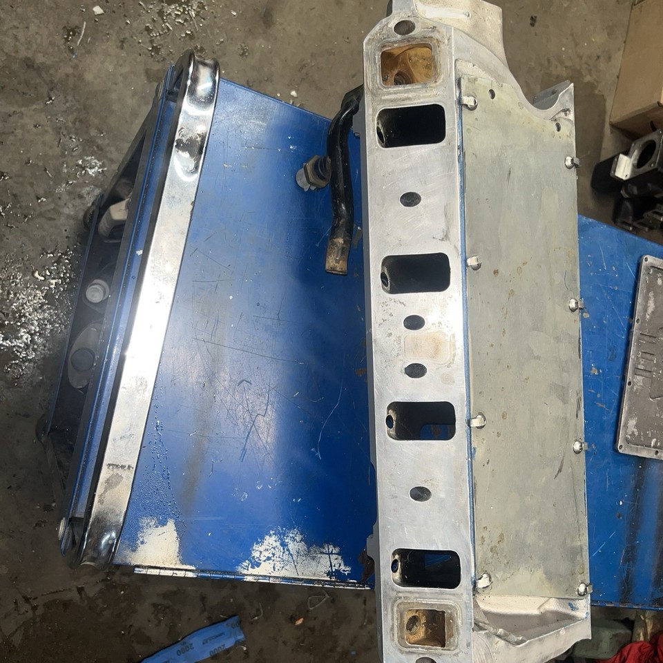 Ford 302 5.0 Bbk SSI Intake Manifold with fuel rails & 70 MM throttle ...