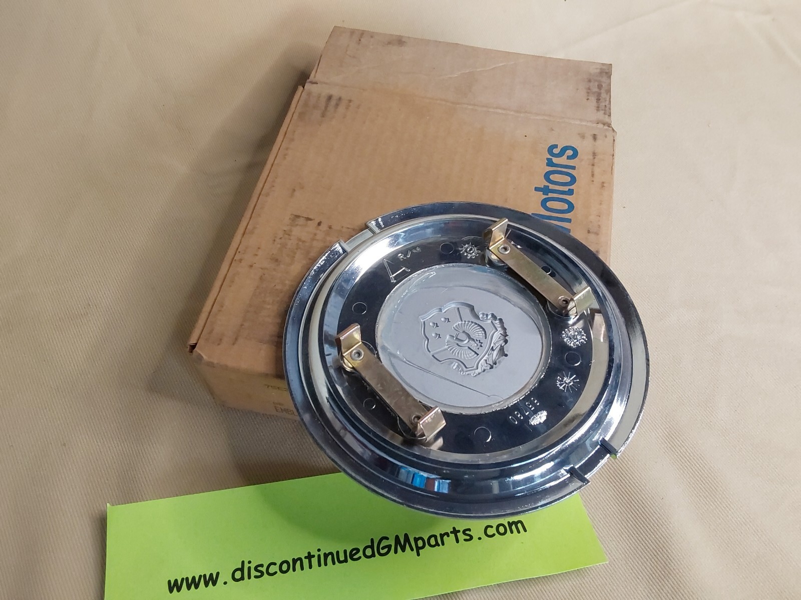 GM 22522016 NOS - 85-86 Oldsmobile 98 Wire Wheel Center Emblem | eBay