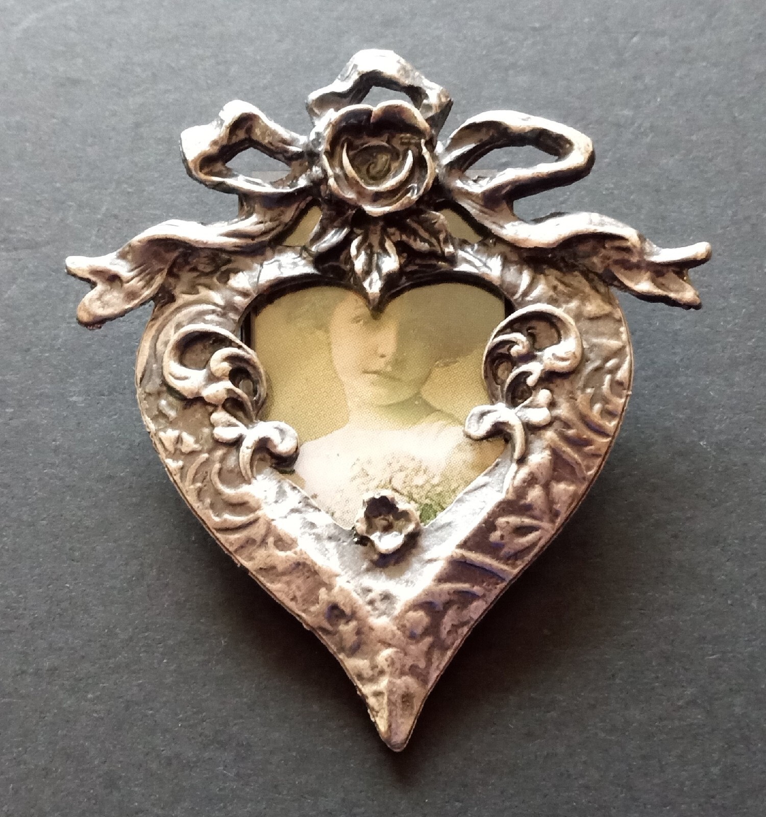 Vintage Small Heart Victorian Women Photo Frame Brooc… - Gem