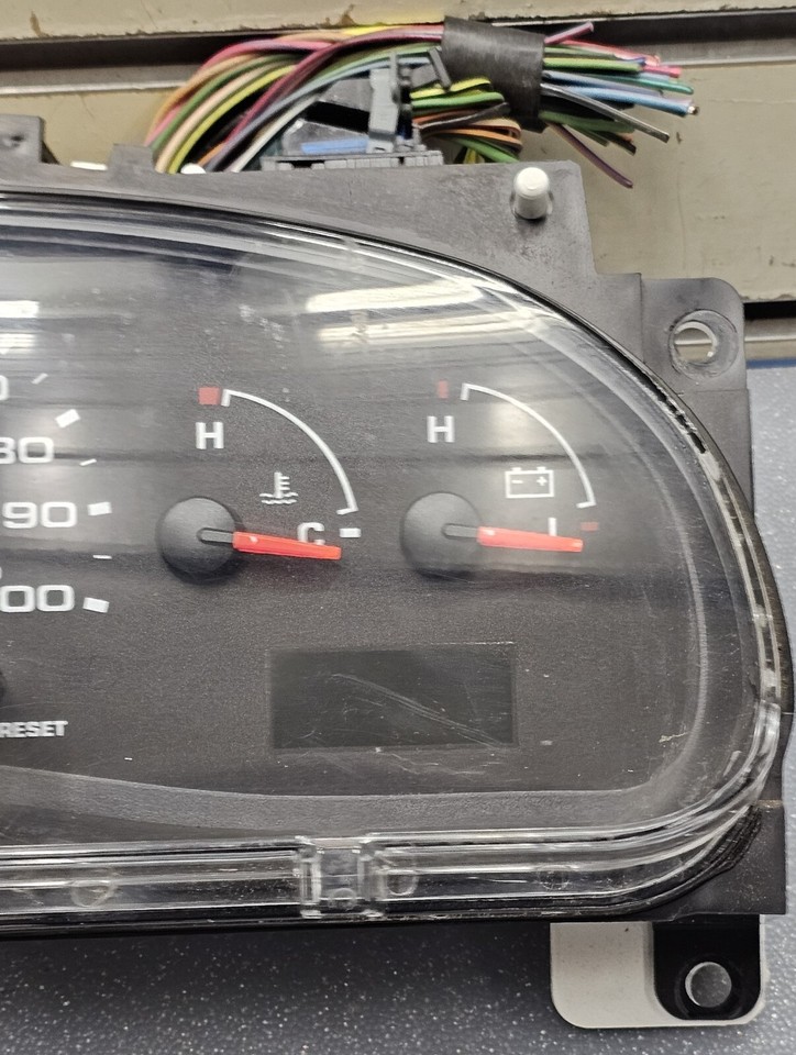 2004-2008 Ford E Series E150 E250 Dash Instrument Cluster Speedometer ...