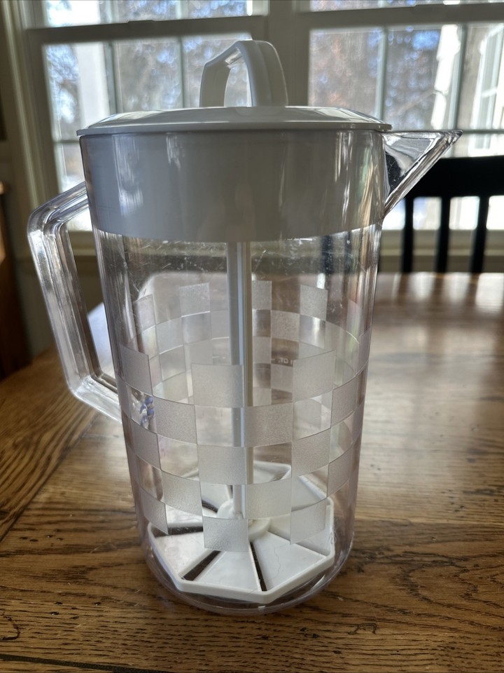 Pampered Chef 2 Qt Quick Stir Clear Pitcher White Lid Checkered Pattern ...