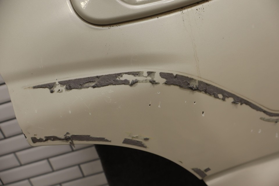 02-06 Cadillac Escalade SWB Right Rear Door (No Cladding) White Diamond ...