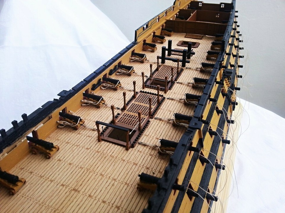Heller HMS Victory 1:100 - set 140x blocks, hooks, eyelets and ropes ...