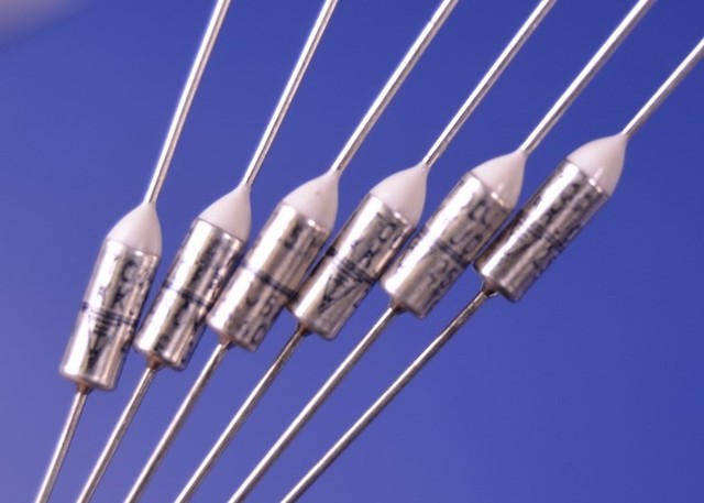 15 Thermodisc Microtemp G4 Series Thermal Fuses 93*C. P/N G4A00093C for ...