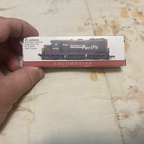 Southern Pacific Locomotive Model 9725 Engine Train N Scale Vintage ...