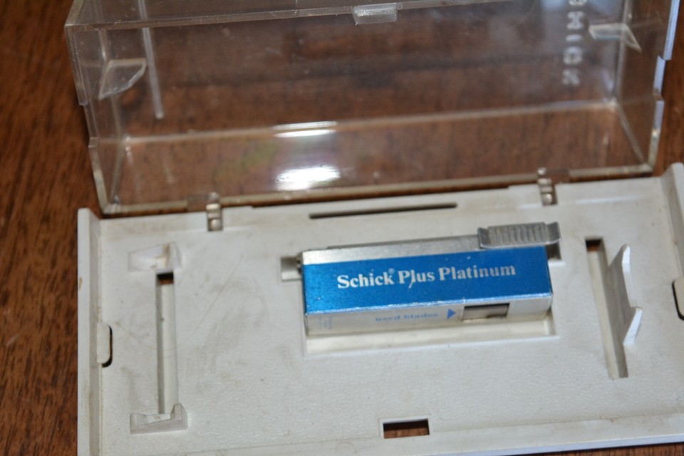 VTG SCHICK Injector Safety Razor Black Ribbed Handle M47 White Case ...