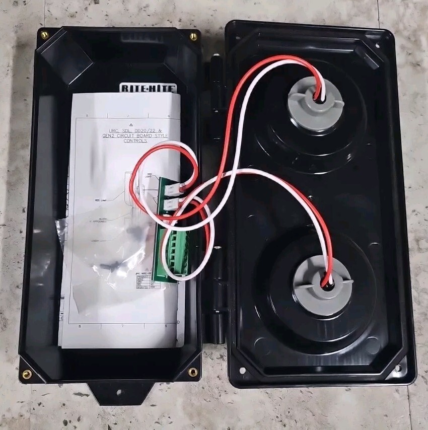 Rite-Hite 12-24VDC Outside Light Box NEW! | eBay