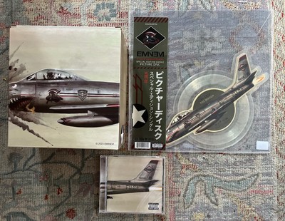 EMINEM KAMIKAZE COLLECTIBLES | CD + Plane Figurine + Picture Disc Die ...