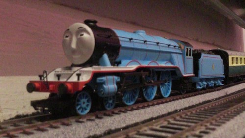 Hornby Thomas & Friends - Gordon OO Gauge Steam Locomotive - R9291 for ...