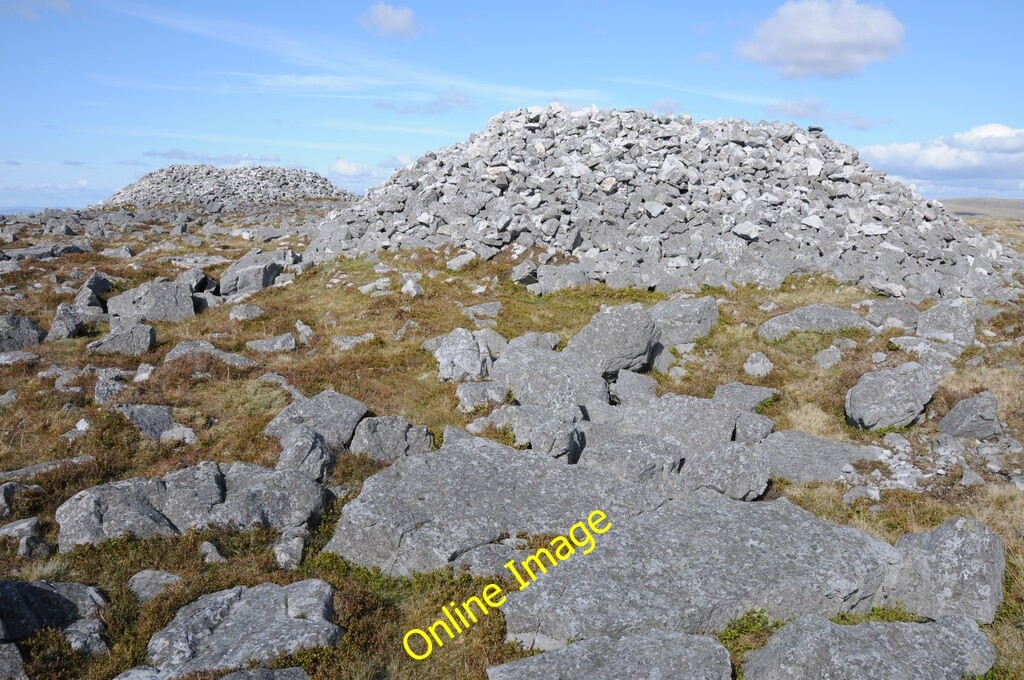 Photo 6x4 Garreg Las Carnau'r Gareg-las The summit of Garreg Las is ...