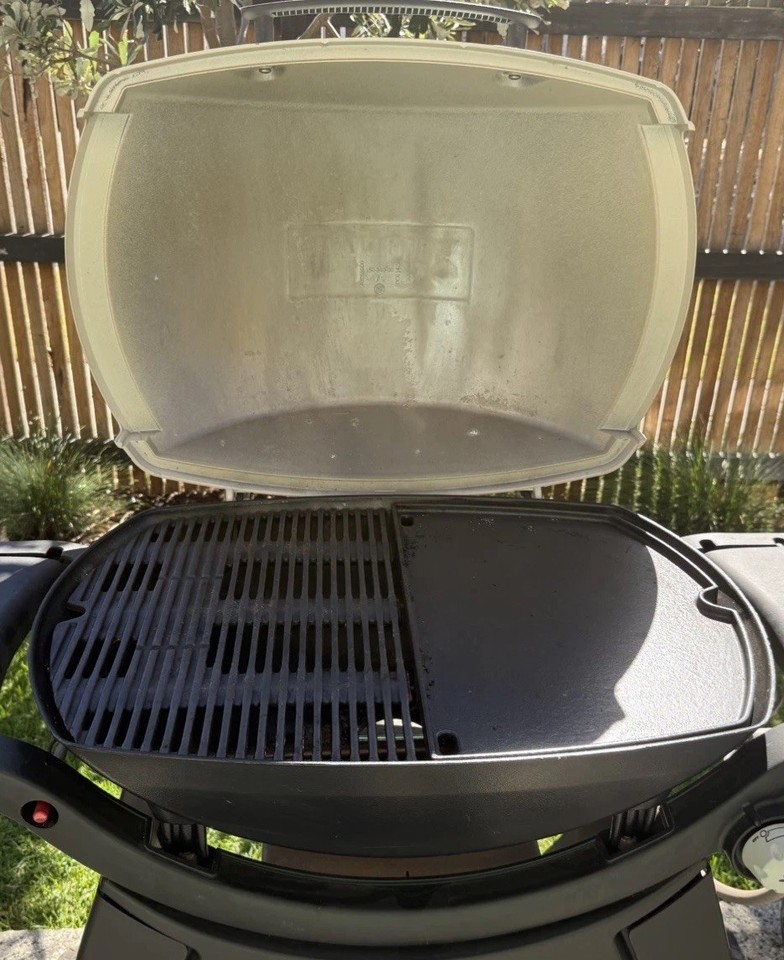 Weber Family Q 305 BBQ - hardly used | eBay Australia