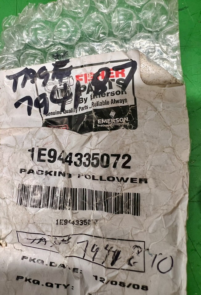FISHER 1E944335072 PACKING FOLLOWER SS 1/2 ID X 1 OD X 1 3/8 LGH🔥SHIPS ...