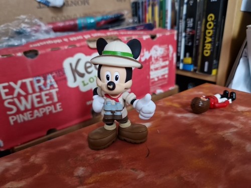 FIGURINE PLASTIQUE ou PVC DISNEY MICKEY AVENTURIER Jumelle Chapeau ...