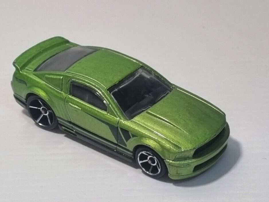 Hot Wheels - '07 Ford Mustang - Green - 1:64 - RLS 2013 - Loose | eBay