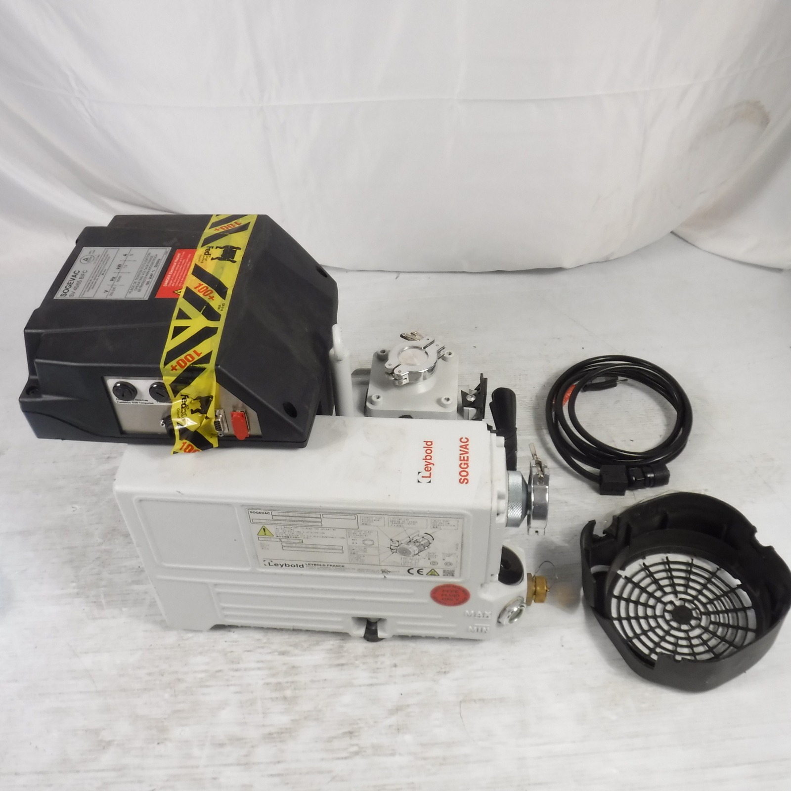 LEYBOLD SOGEVAC SV40 BI PFPE LVO420 PTFE ROTARY VANE PUMP P/N 960362V01 ...