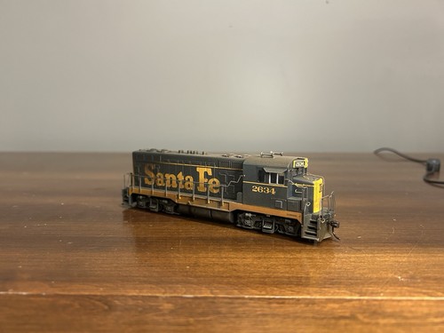 Ho Scale Athearn RTR Santa Fe CF7 Round Cab Locomotive #2634 DCC ...