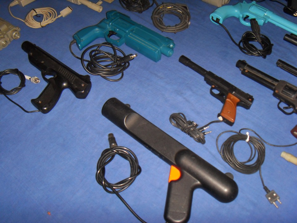 VENTE A L'UNITE POSSIBLE Lot 15 pistolet lightgun ancienne console pong ...