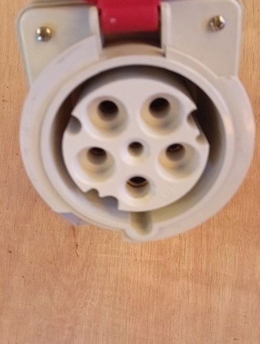 63 Amp 5 Pin Wall Mount Socket 380 - 415 Volt 3P+N+E IP67 Waterproof 3 ...