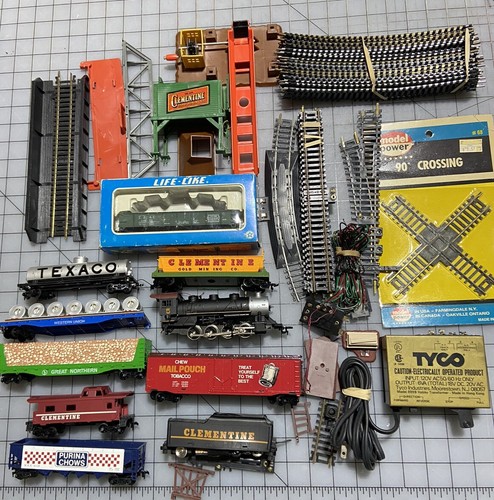 VTG TYCO TRAIN SET Clementine Locomotive Tender Caboose 10 Cars Tracks ...