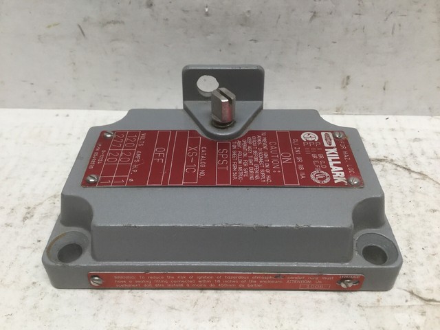 Hubbell Killark Xs-1c Tumbler Switch Cover With Device 1 Pole 20 Amp ...