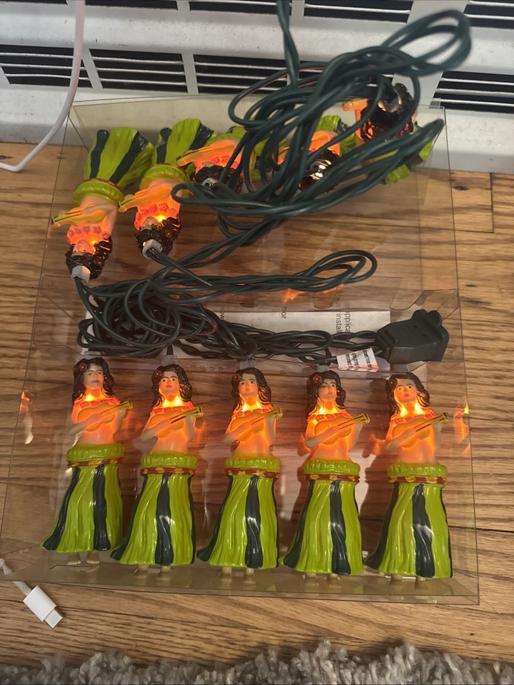 Vntge HAWAIIAN HULA GIRL Playing UKULELE STRING LIGHTS Luau TIKI HUT ...