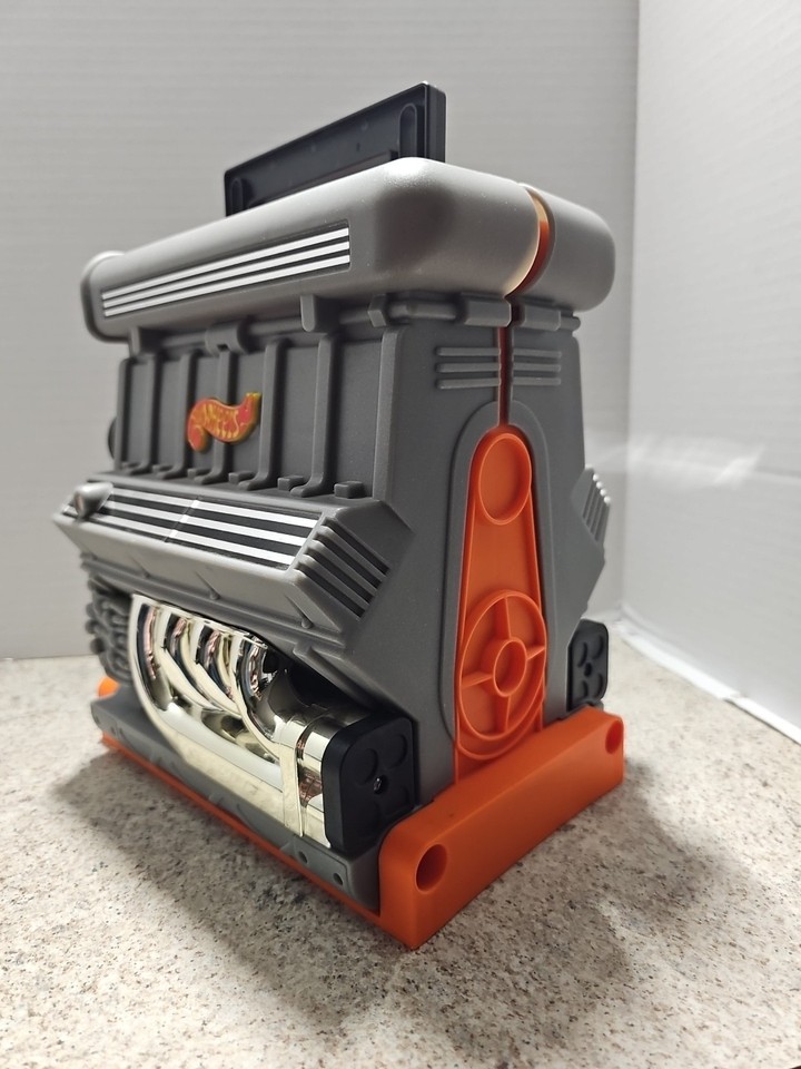 Vntg 1999 Hot Wheels Sto & Go V8 Engine Carry Case Holds 24 1:64 Cars ...
