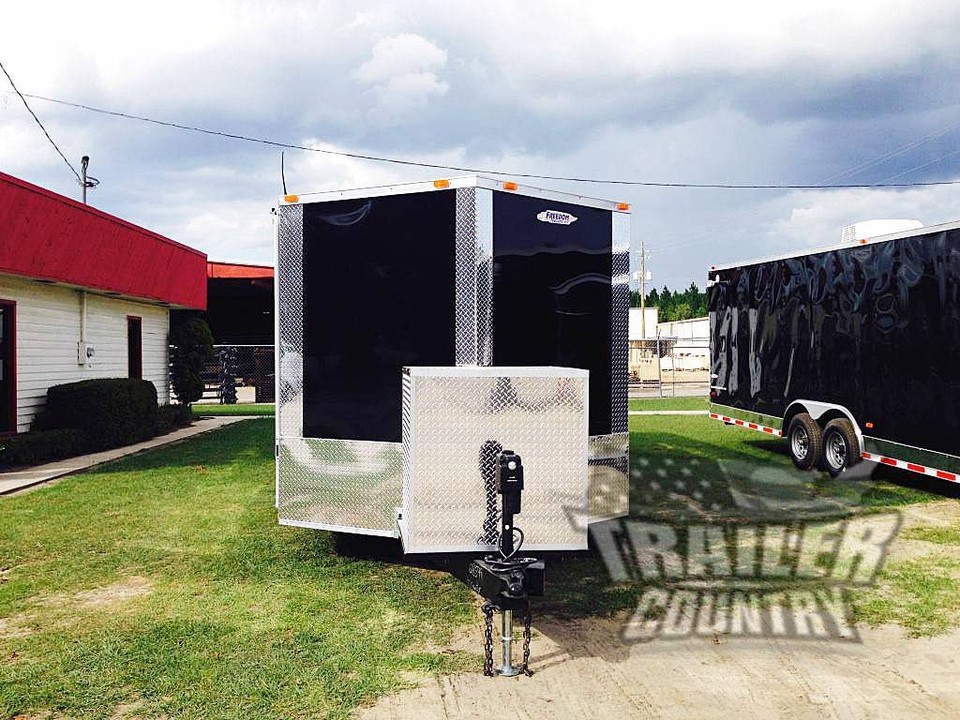 NEW 2026 8.5 X 24 V-NOSE ENCLOSED CARGO CAR HAULER TRAILER LOADED RACE ...