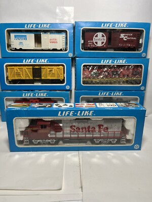 Life Like Ho Train & Accessory Set Lot Engine, Freight Cars, Track ...
