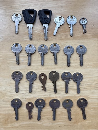 24 X Old Vintage Keys Job Lot Union Yale Car House Gate Locks And Mixed ...