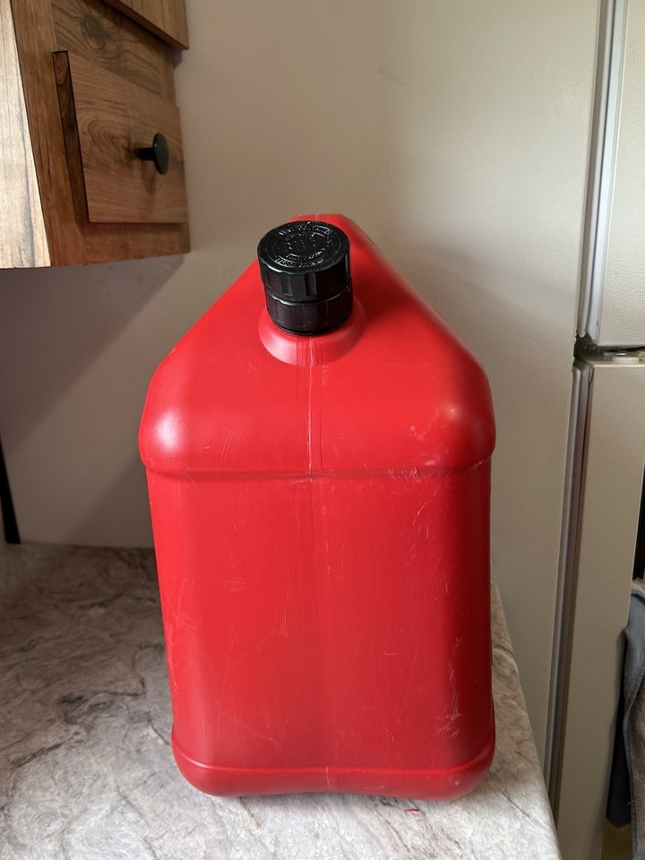 Vintage Blitz 5 Gallon Gas Can Red Poly Rear Vented Model 11833 Nice ...