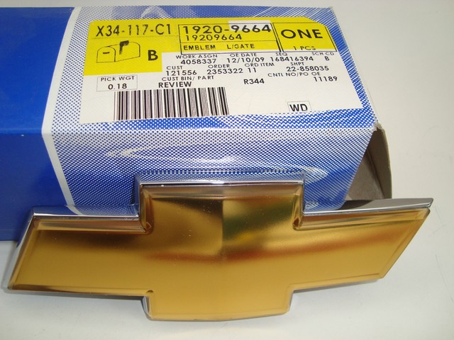 GM Rear Liftgate Bowtie Gold Emblem Chevrolet Uplander or HHR 19209664 ...