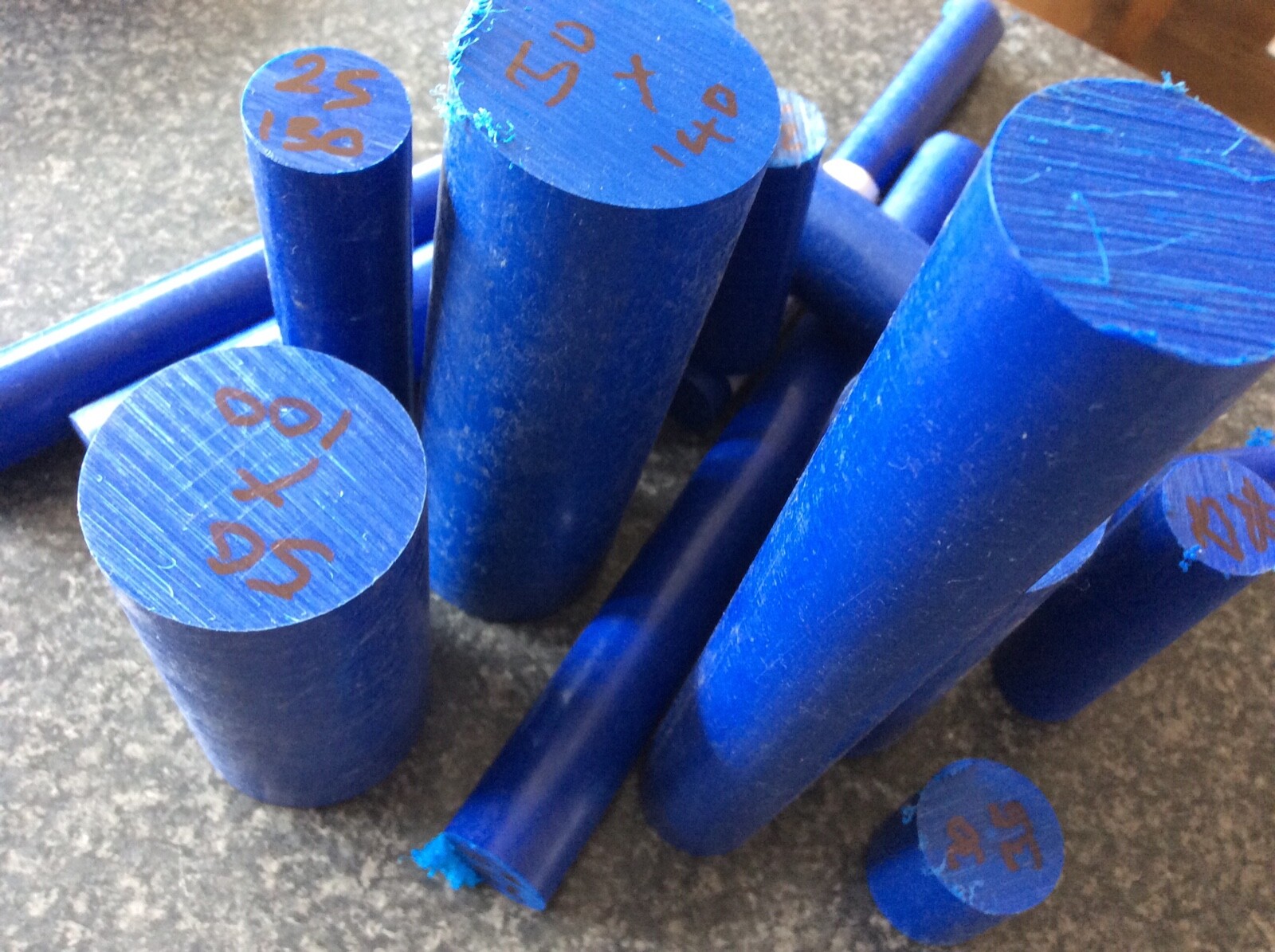 Blue ACETAL DELRIN PLASTIC POM bar ends 20mm 25mm 30mm 50mm round food ...
