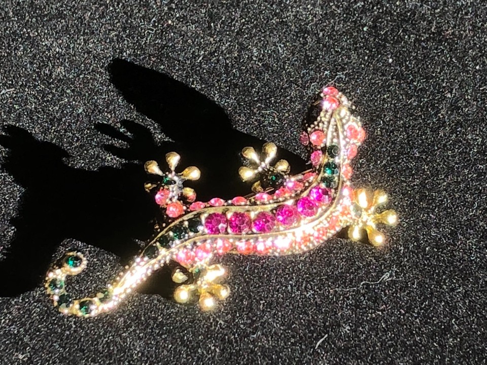 GECKO Brooch pin pink green rhinestone gold tone 2"x1" GIFT mothers day ...