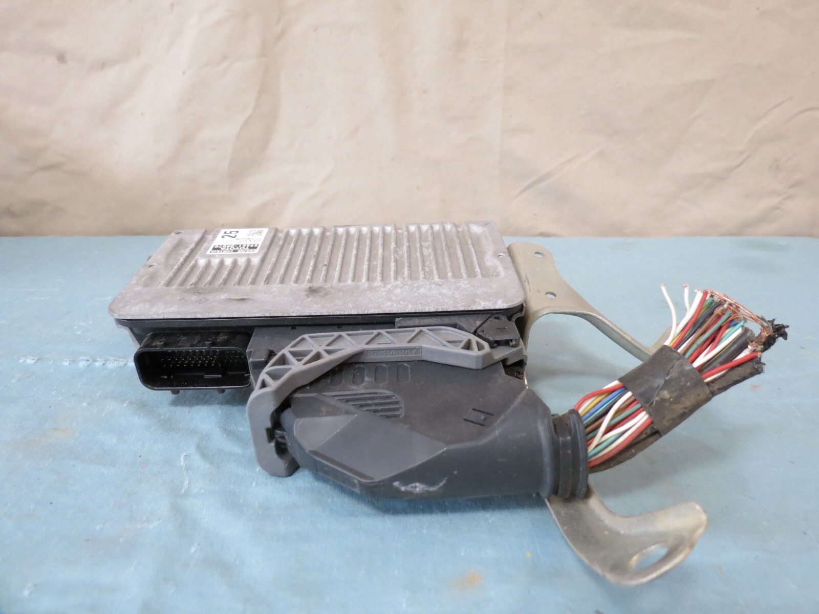 13 2013 Toyota RAV4 RAV-4 Engine ECU ECM Control Module OEM Denso 89661 ...