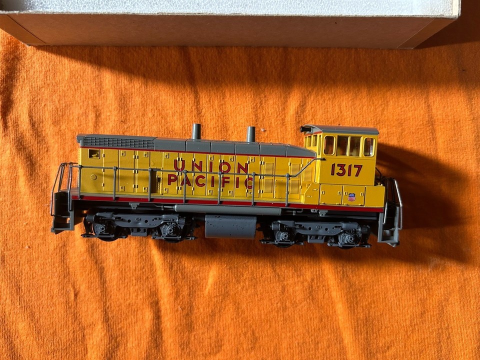 Athearn HO Scale SW1500 Dummy Locomotive # 1317 Union Pacific | eBay
