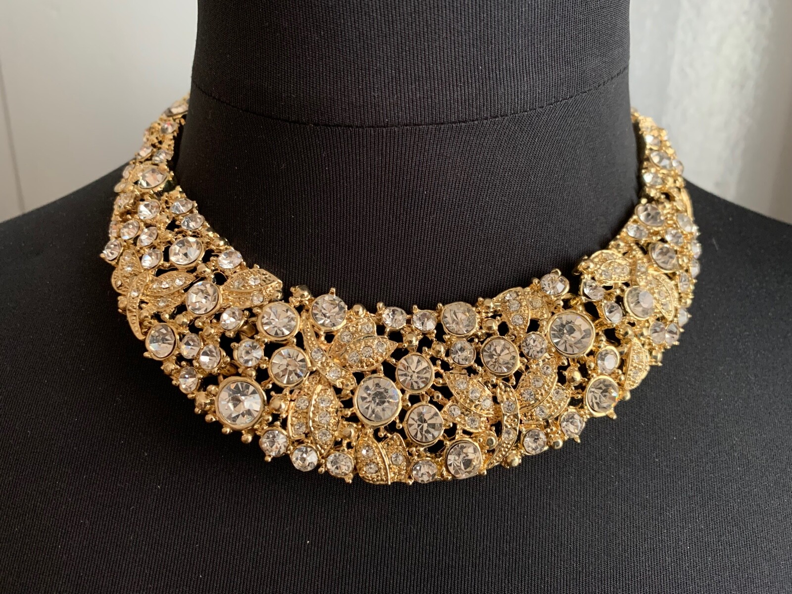 Gorgeous French Designer Necklace - Gilt metal, white… - Gem