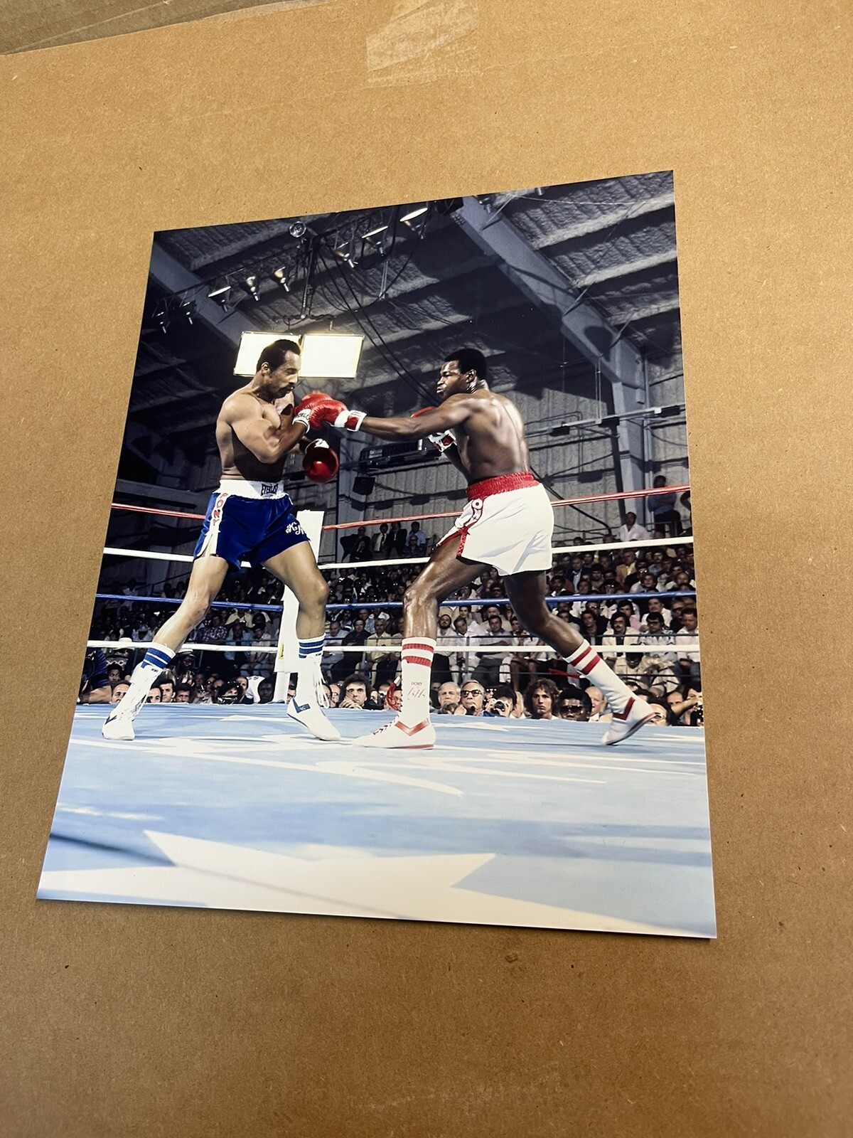 Larry Holmes UNSIGNED 8X10 PHOTO FORMER CHAMPION Easton Assassin VS Ken ...