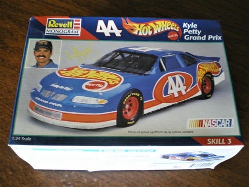 Plastic Model Revell Monogram 1/24 Nascar #44 Hot Wheels Kyle Petty ...