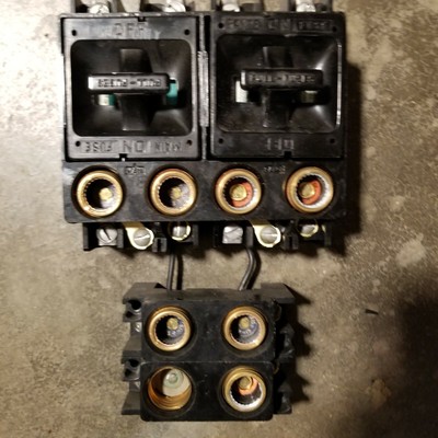 Fuse Blocks & Holders - Pull Out Fuse Block