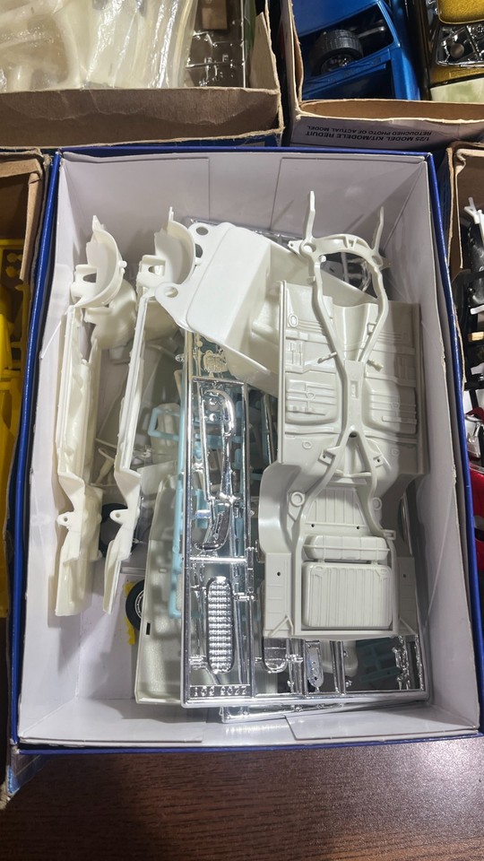 Model Kit Junk Yard Lot, Tons of Parts, Wheels, Tires, As-Is | eBay